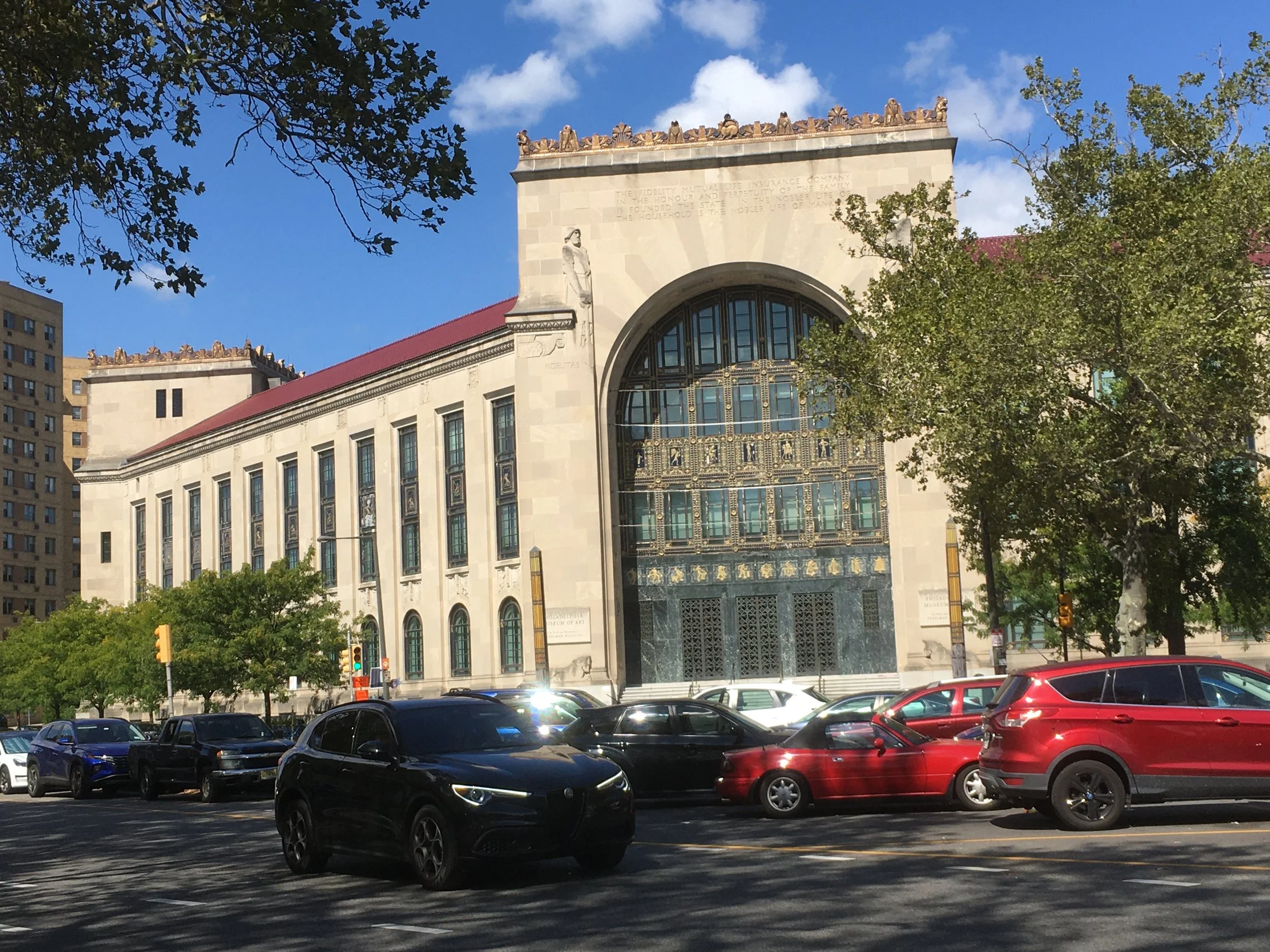 This dazzling building features important figures of insurance — Real ...