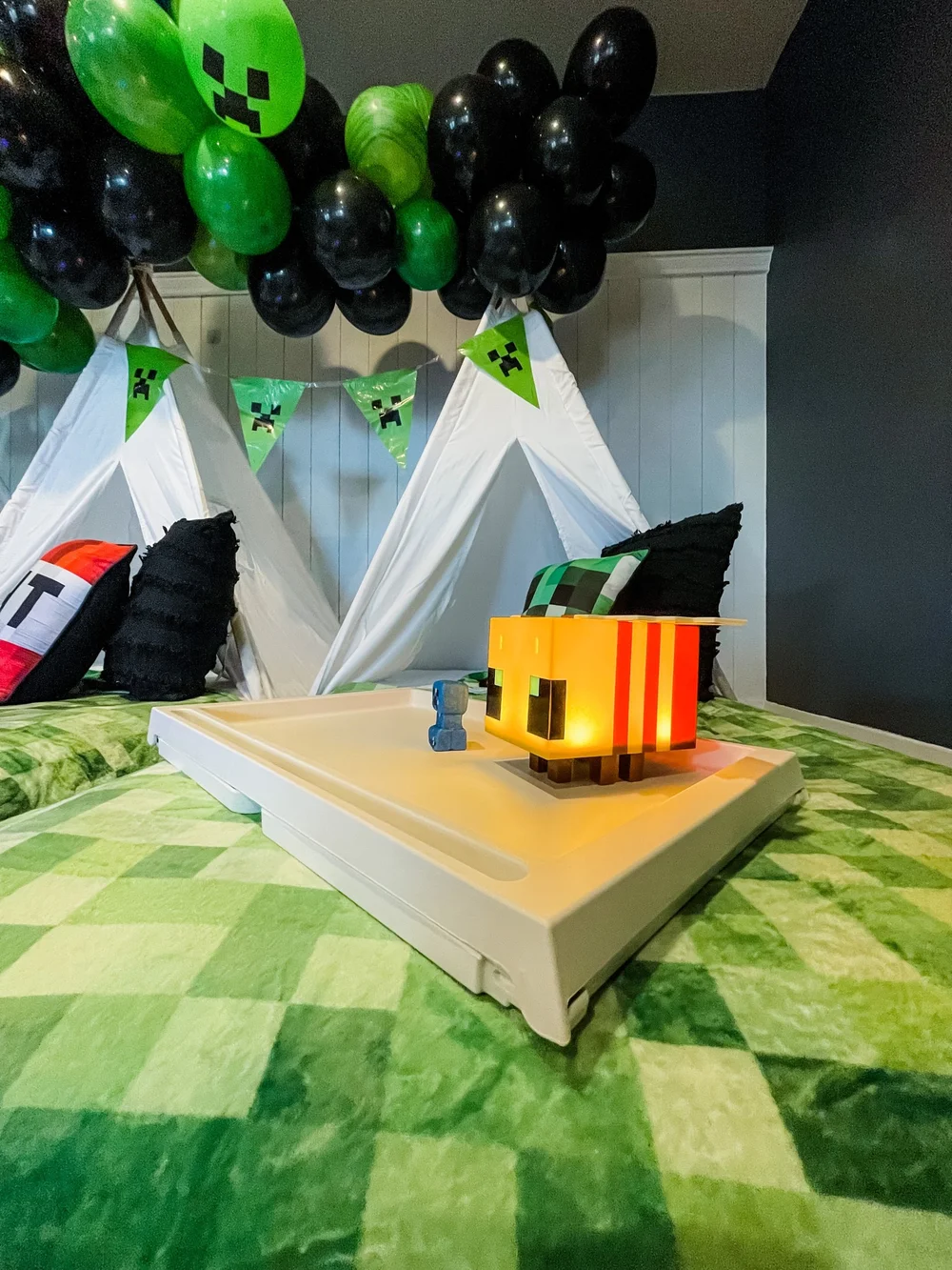 Minecraft — Party Hero