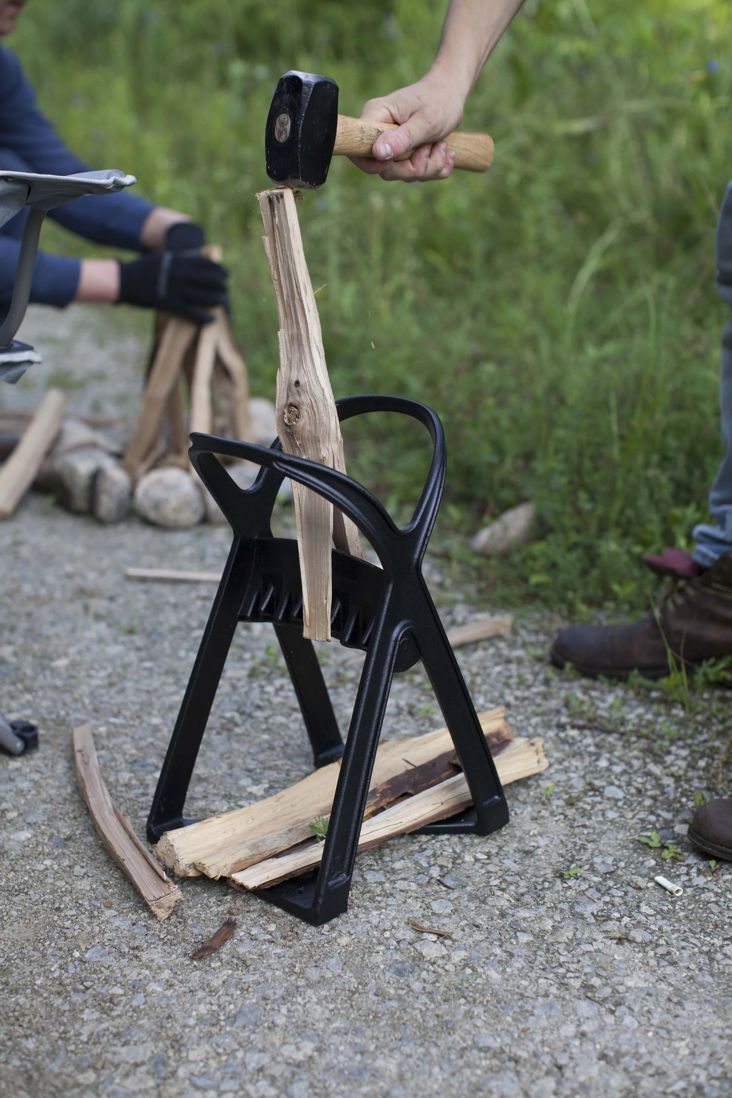 The Best Way to Split Wood for a Fire, According to an Expert — Dad ...