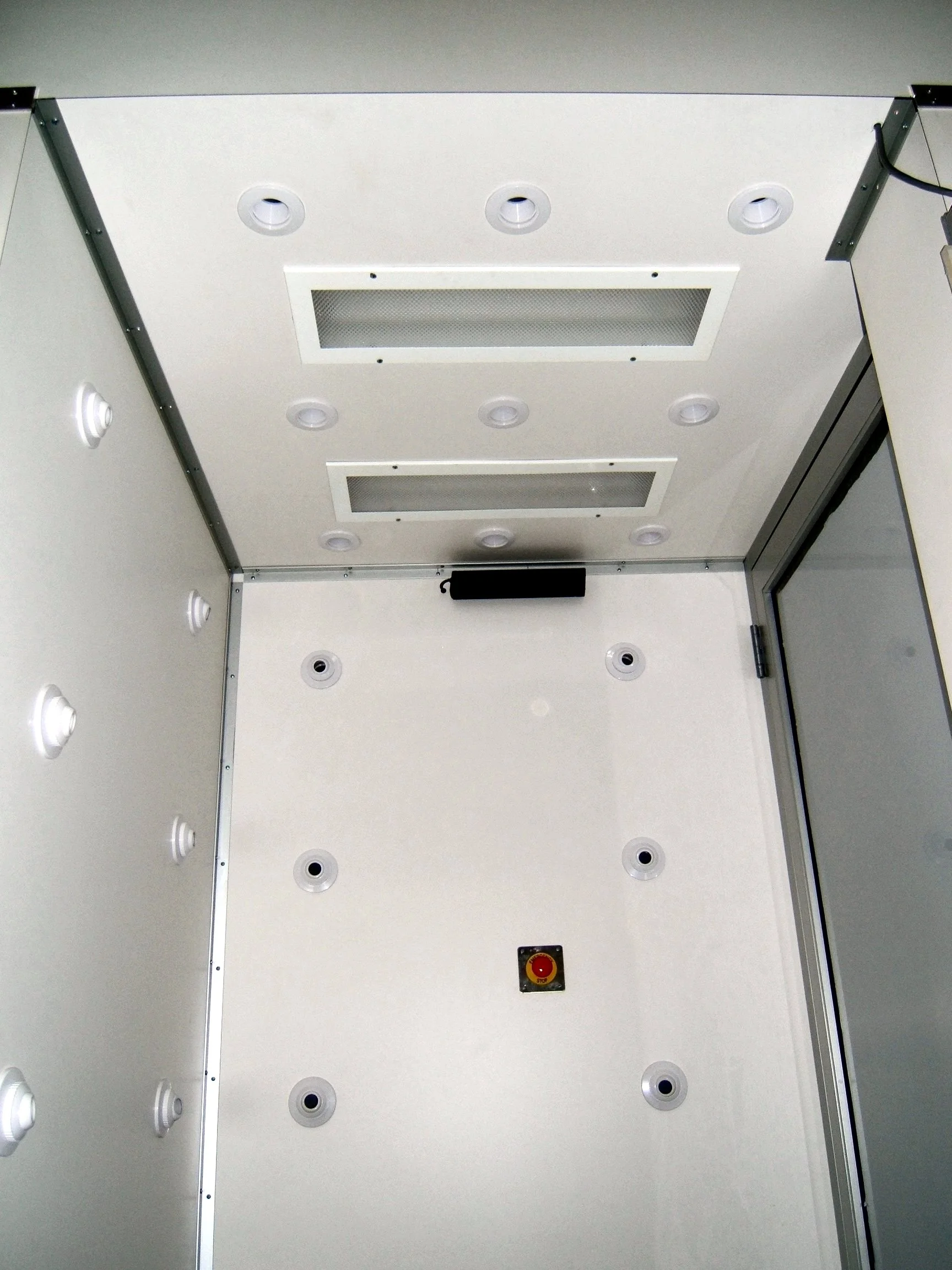 Cleanroom Air Shower Systems & Tunnels — CleanAir Solutions