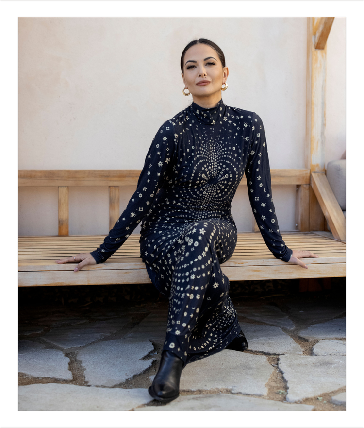 Bee Bosnak | Yoga Teacher | Virtual Studio | Business Mentor