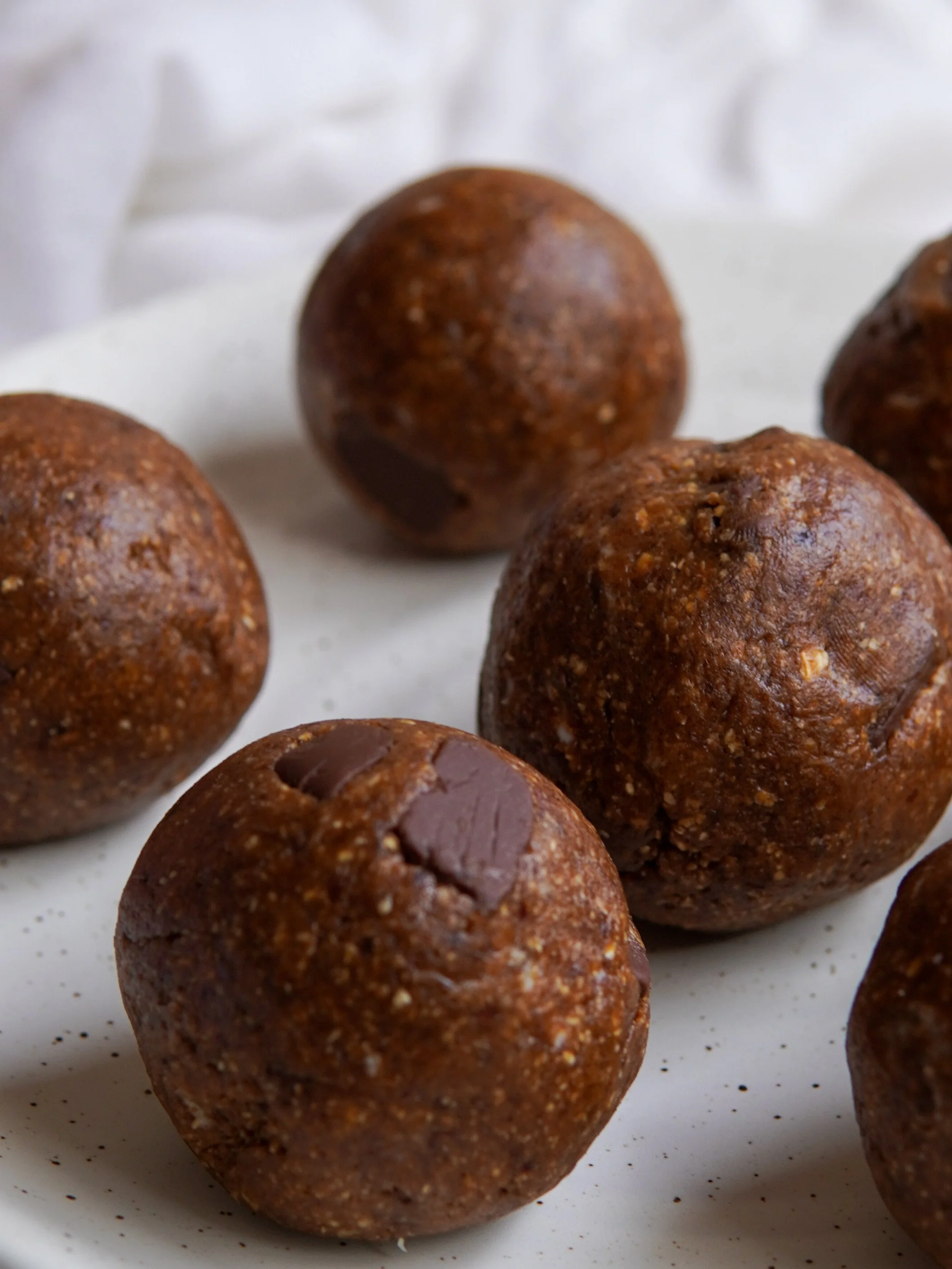 Vegan Choc Protein Balls — Umoya Wellness