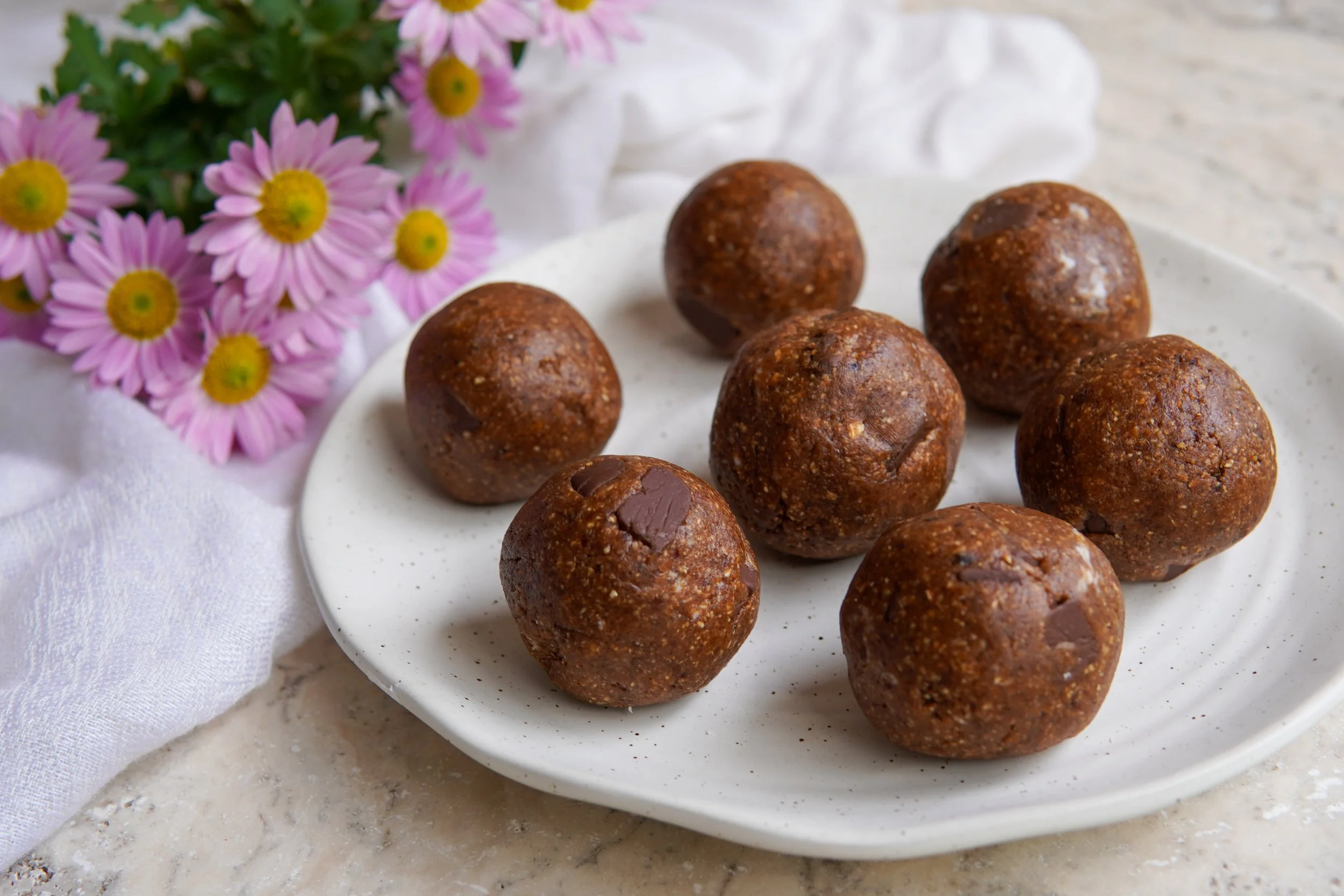 Vegan Choc Protein Balls — Umoya Wellness