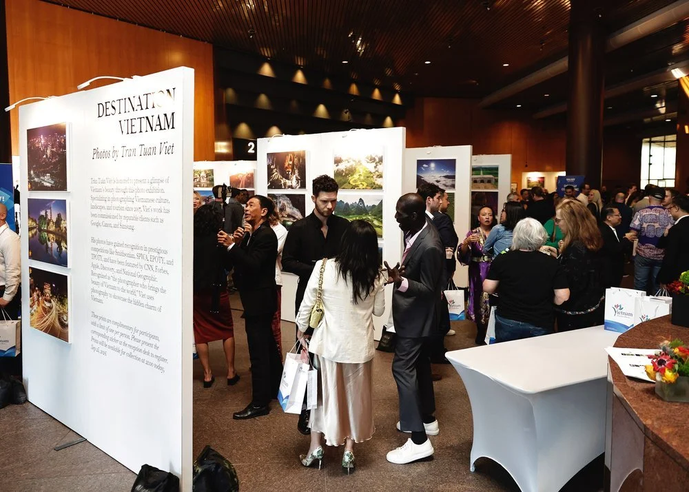 Mobile Gallery / Moveable Walls / Portable Display Walls — Always Lucky ...