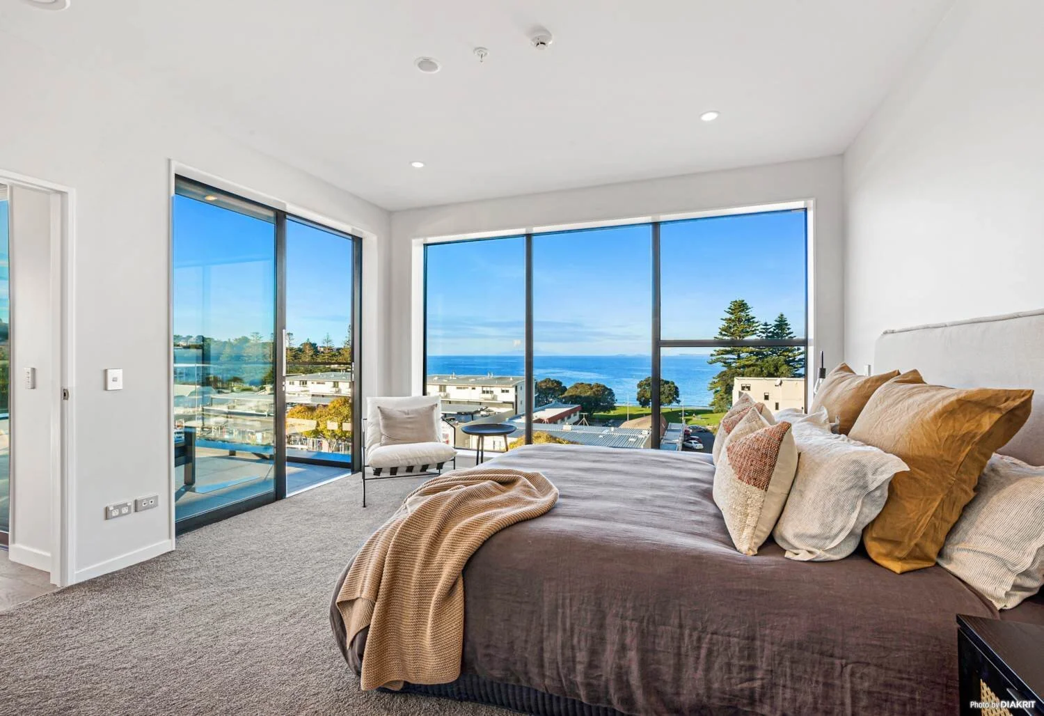 The Victor — Crest Showers