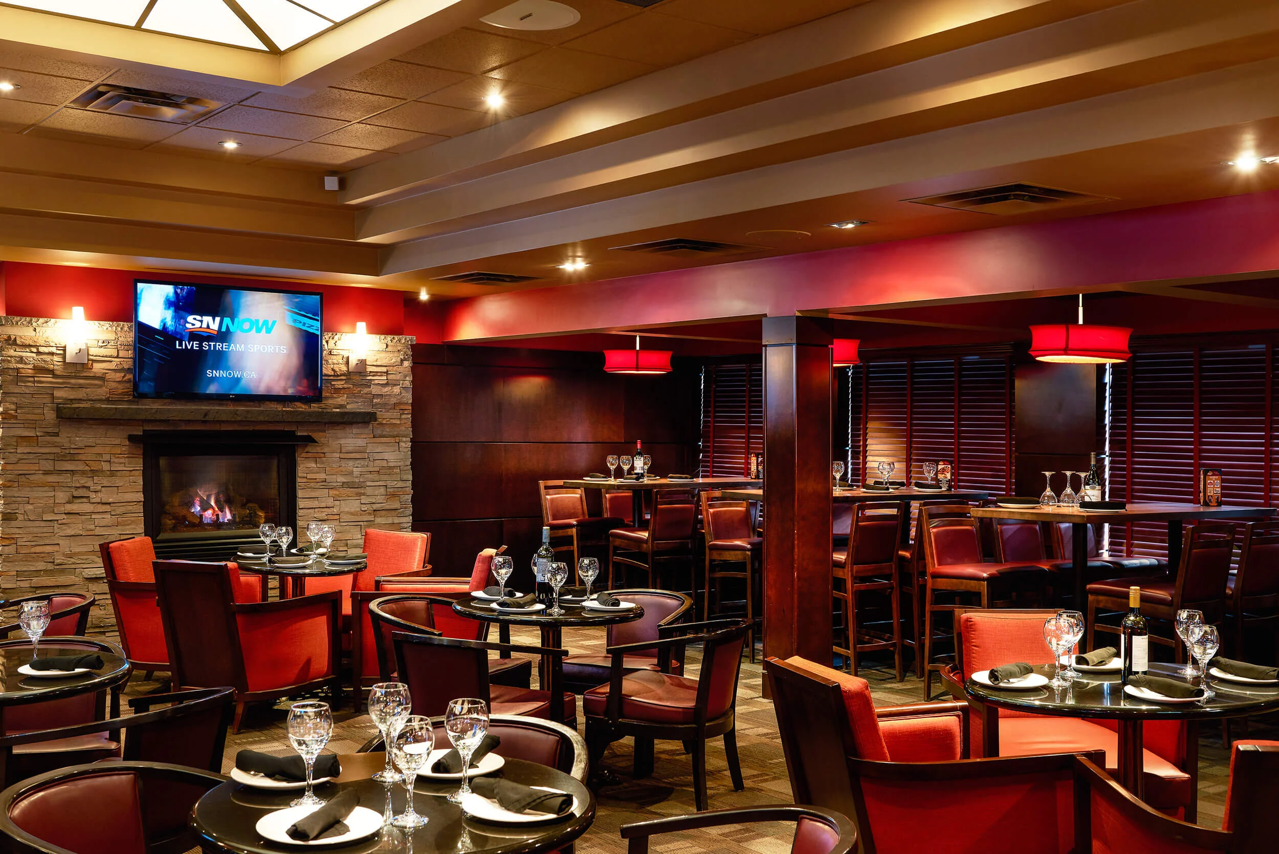 Jonathan's Lounge — BW – Denham Inn & Suites
