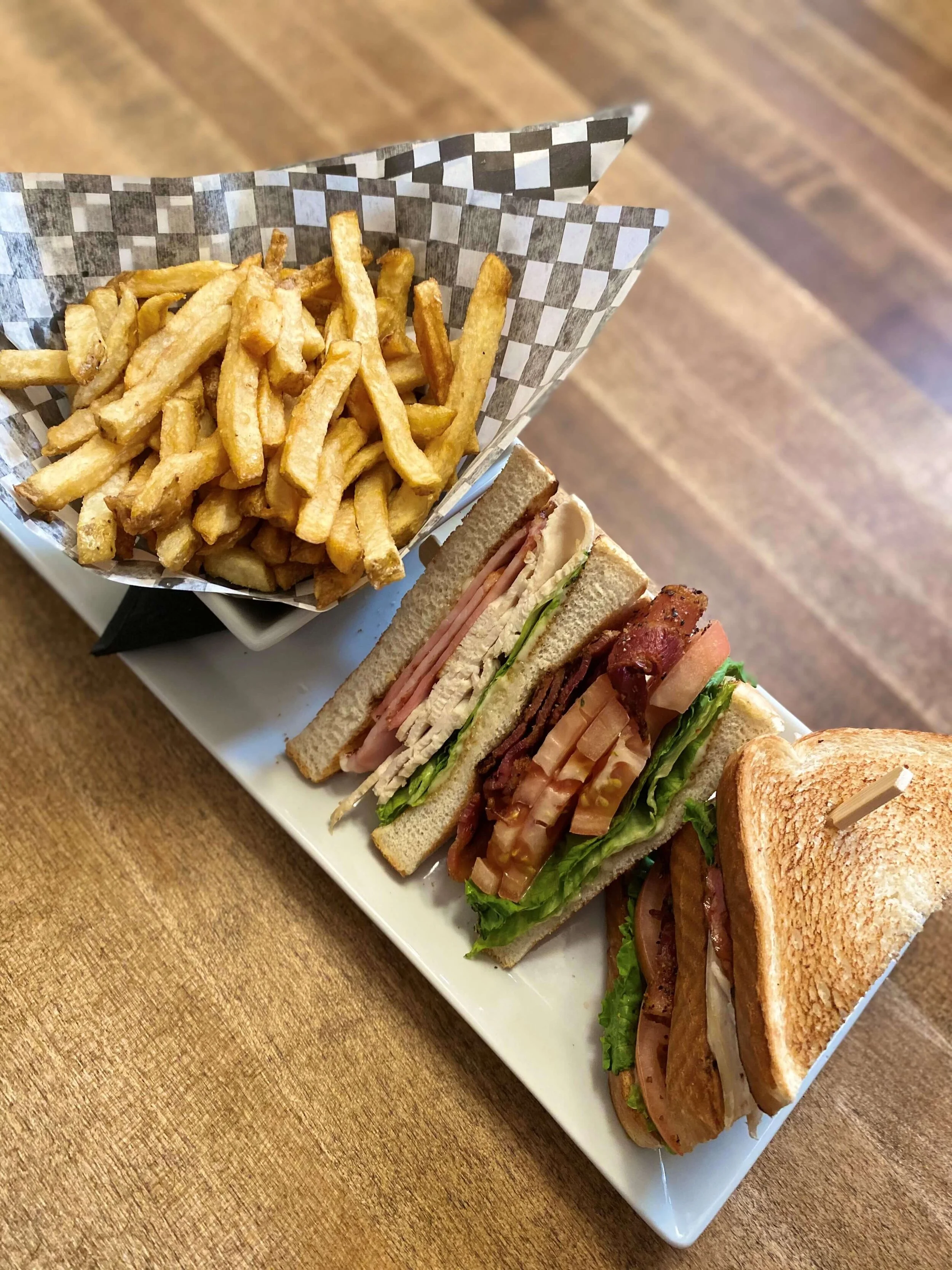 Jonathan's Lounge — BW – Denham Inn & Suites