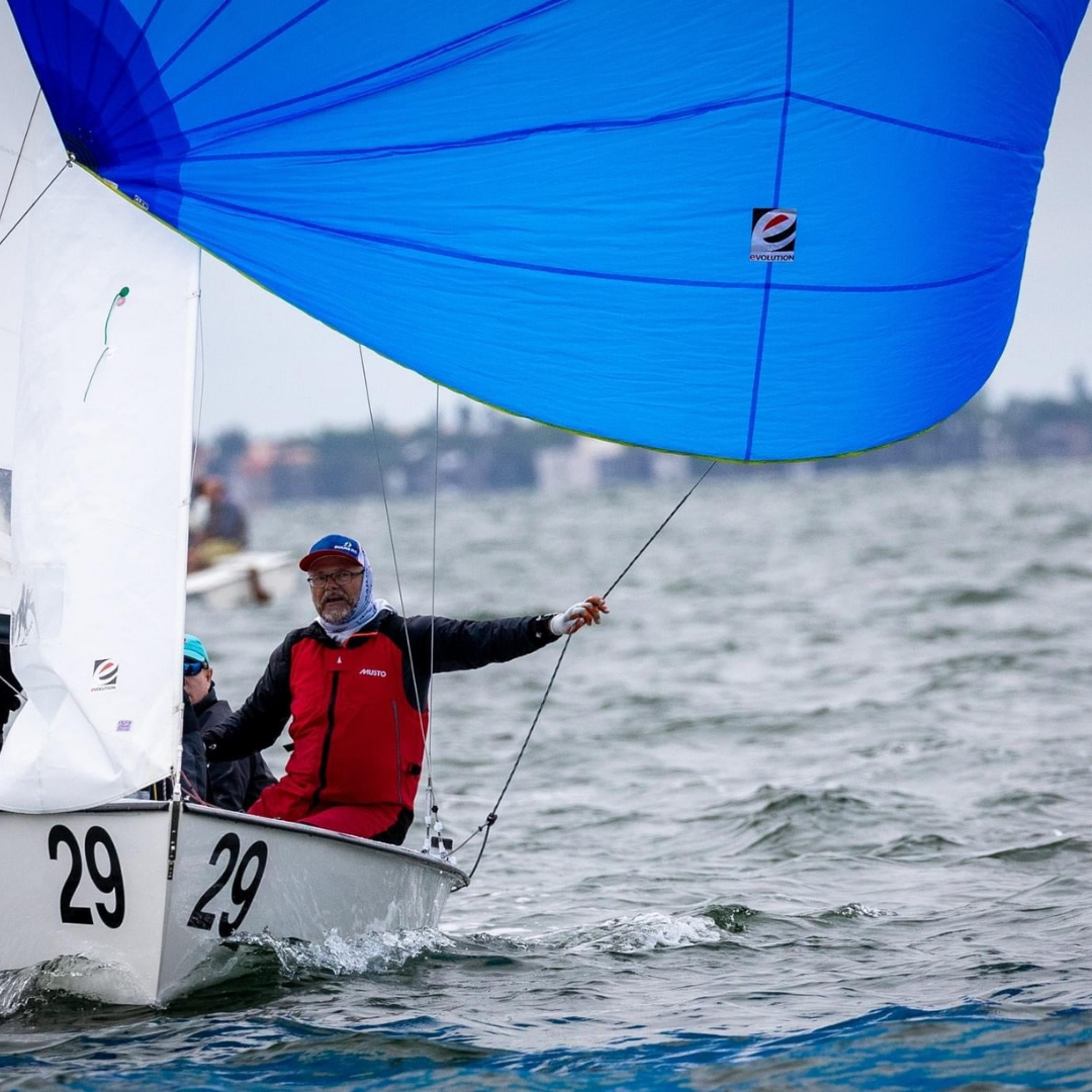 Lightning Sails — The Sailing Inc.