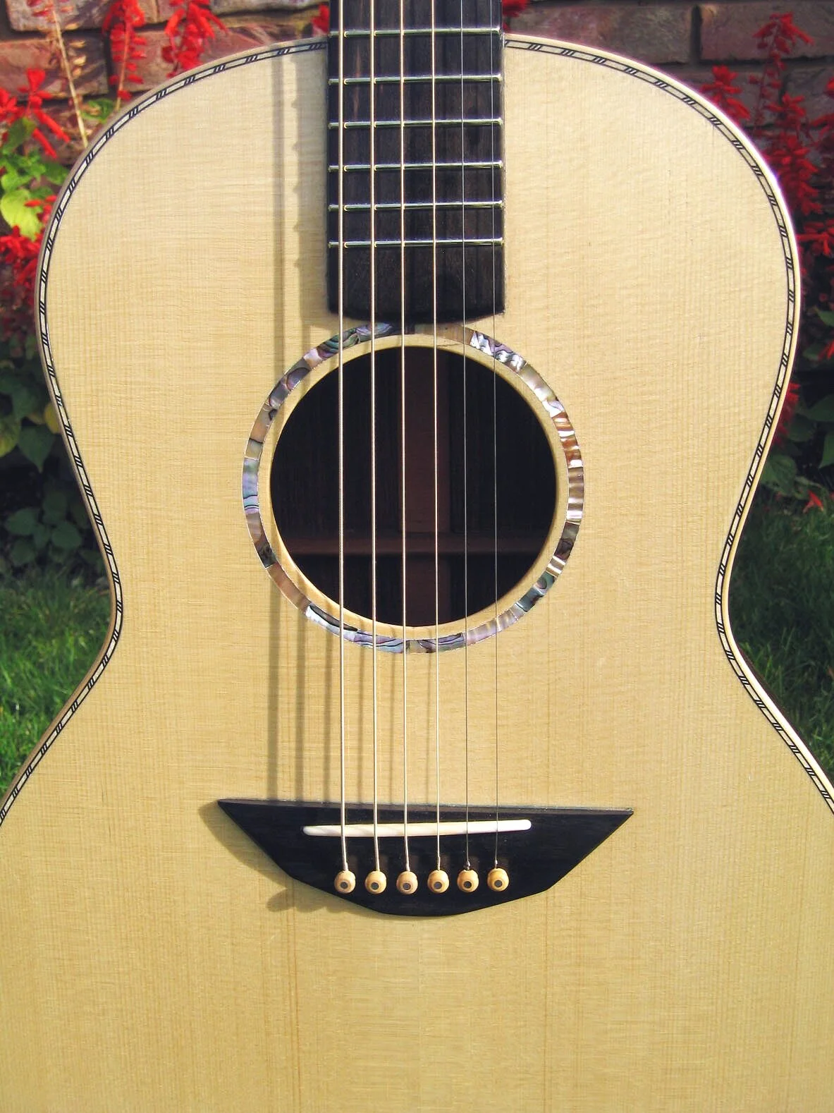 Pete Turner Guitars / Bespoke handmade resonator and acoustic guitars