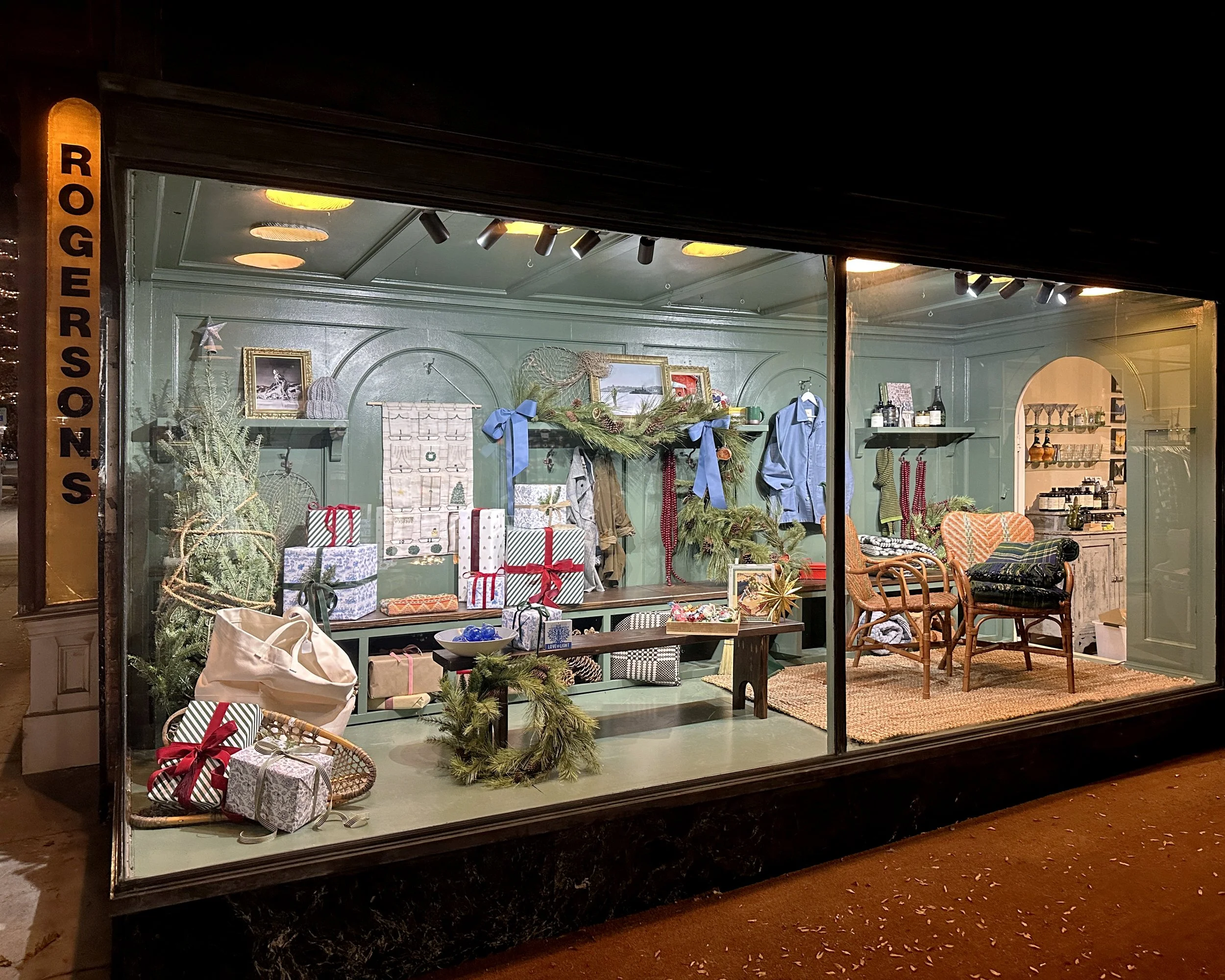 Retail Window Design by Nick Sizemore — Sizemore Color Studios
