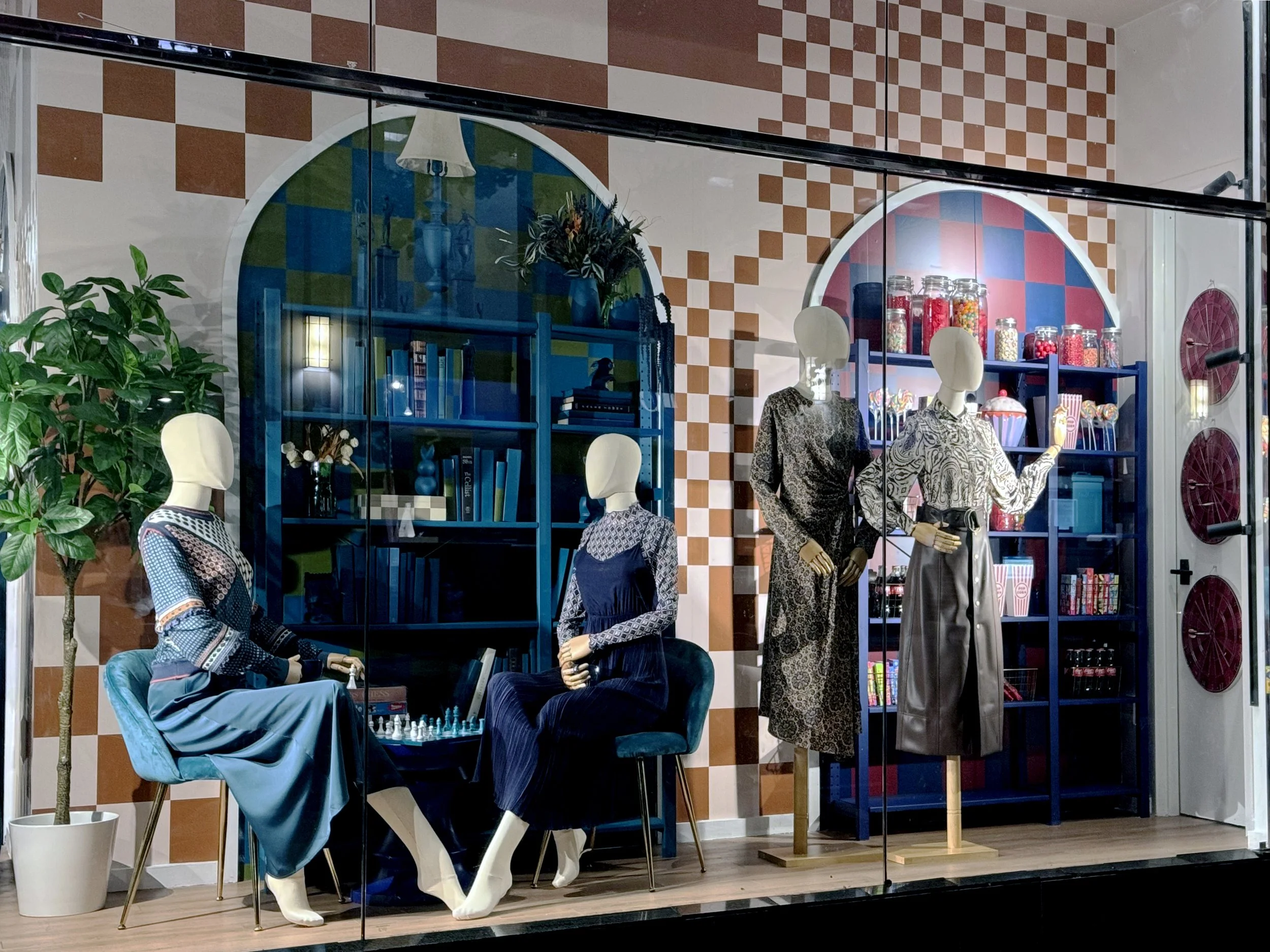 Retail Window Design by Nick Sizemore — Sizemore Color Studios