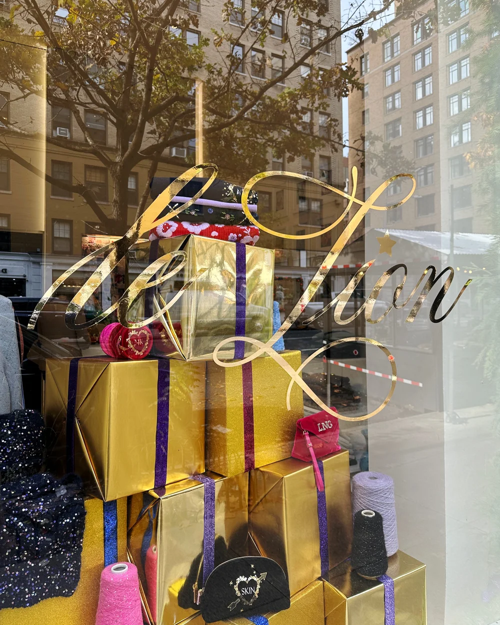 Retail Window Design by Nick Sizemore — Sizemore Color Studios