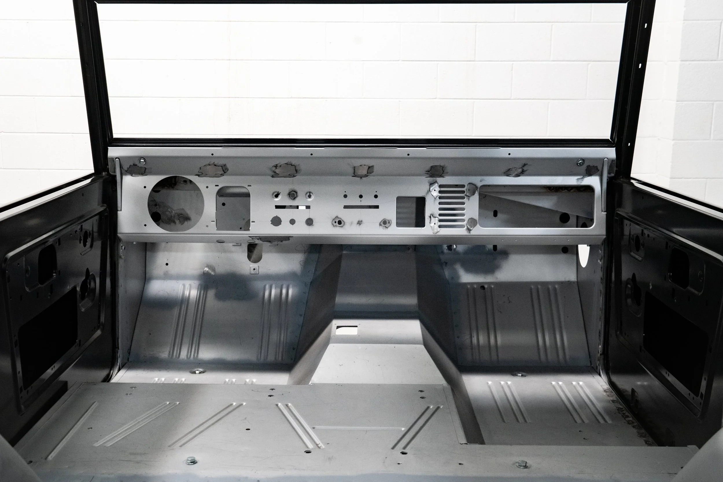 Early Ford Bronco Body Tub — Agaso Outdoor | Early Ford Bronco ...