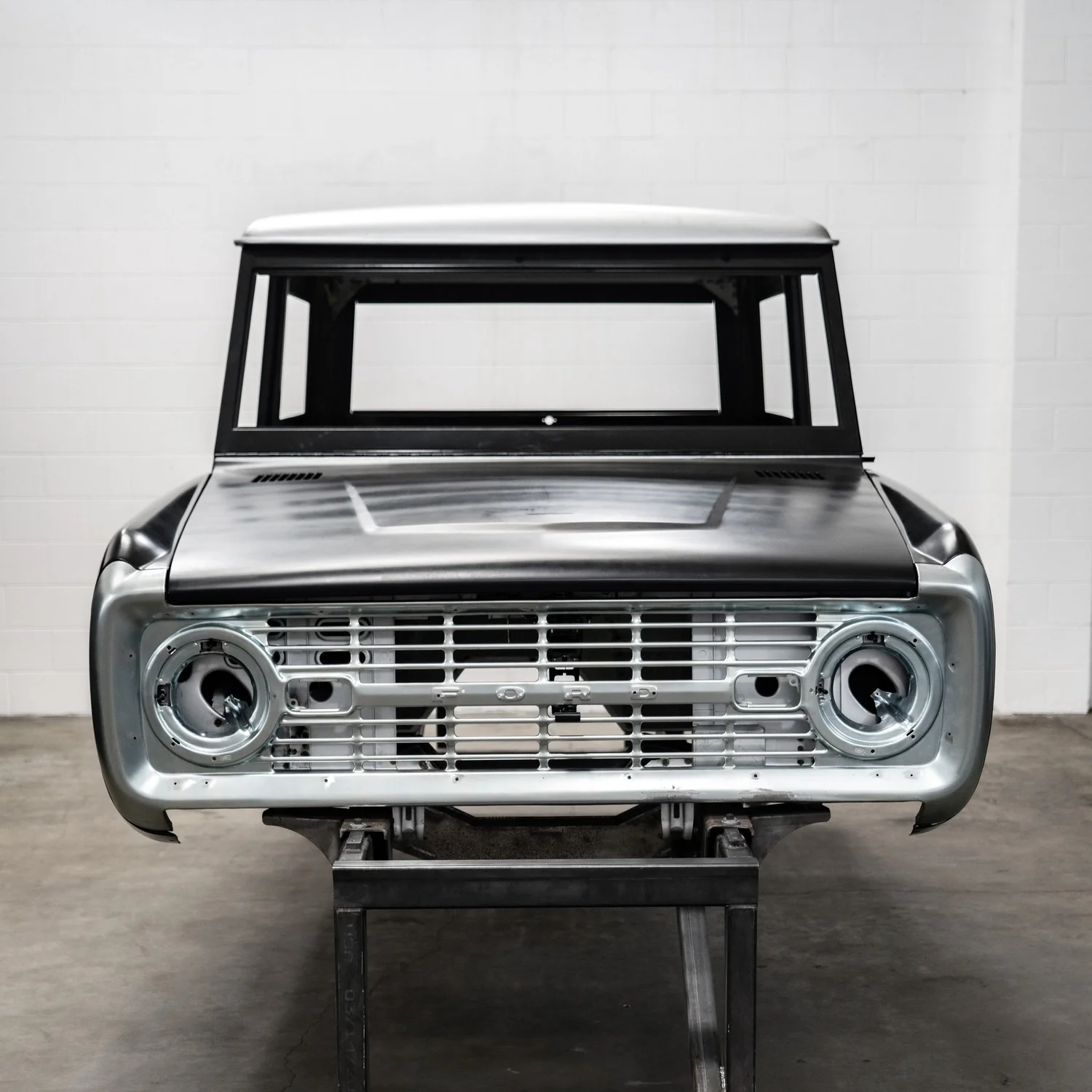 EARLY FORD BRONCO BODY — Agaso Outdoor | Early Ford Bronco Restoration ...