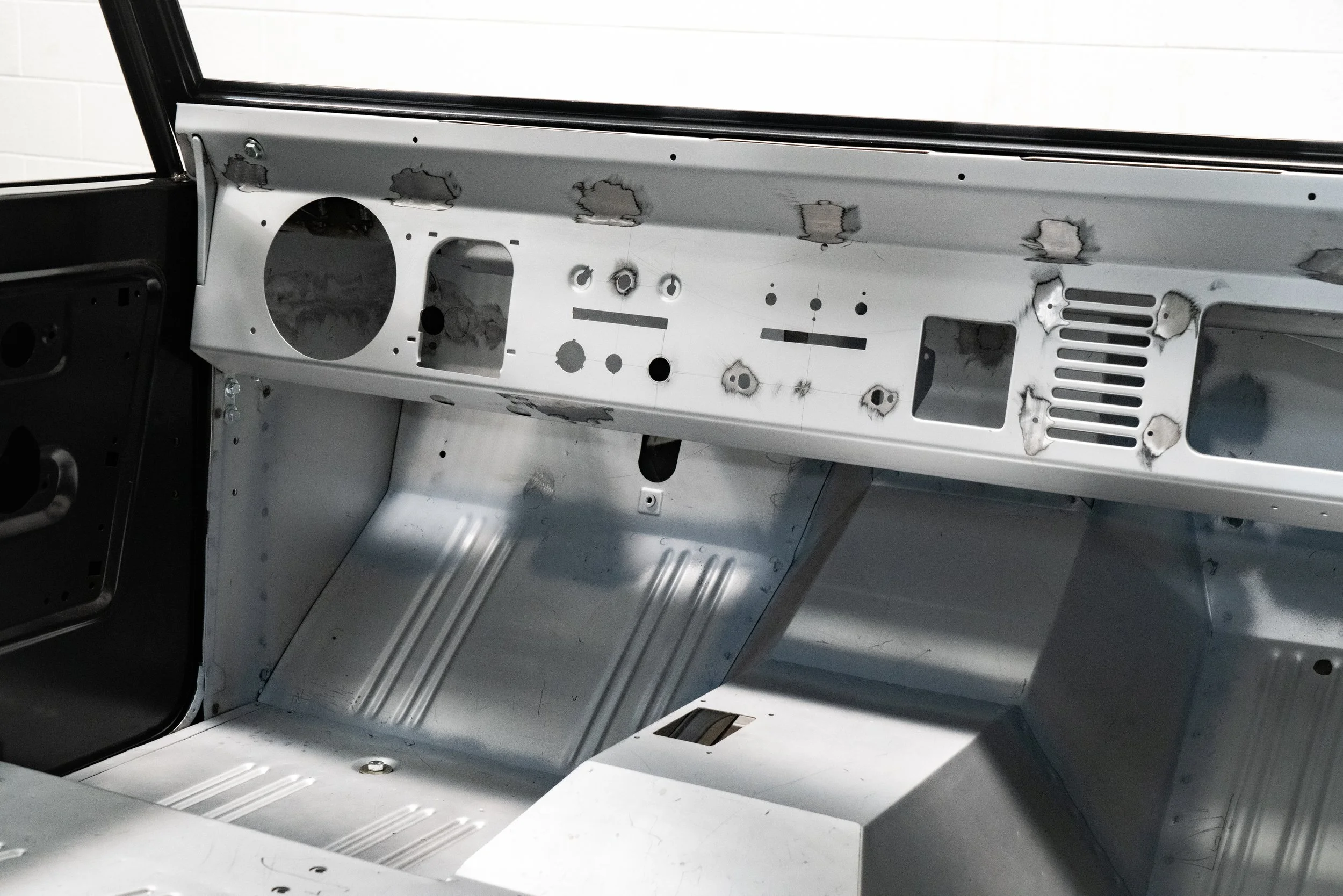 Early Ford Bronco Body Tub — Agaso Outdoor | Early Ford Bronco ...