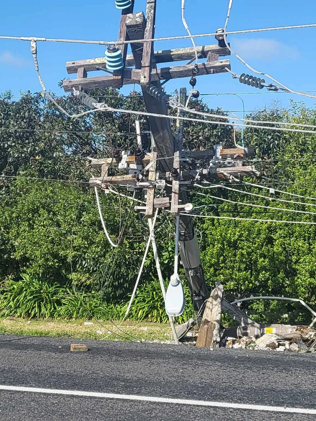 Power in Waiuku restored after power pole hit. Another car hits a ...