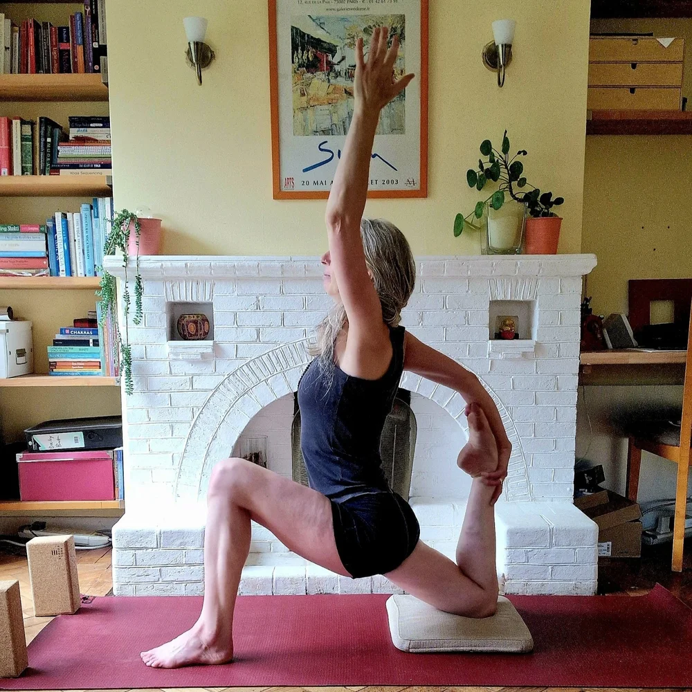 Low Lunge (Anjaneyasana): Benefits, Alignment and Tips — Zest for Yoga ...