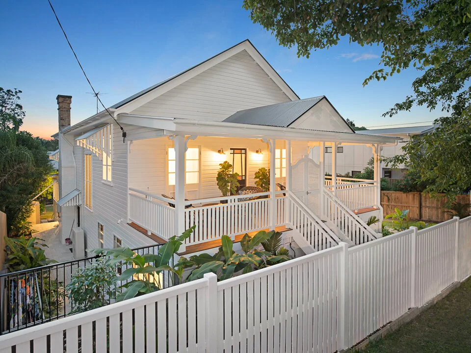 MANLY, QLD - QUEENSLANDER COASTAL RENOVATION — BAASTUDIO Architecture