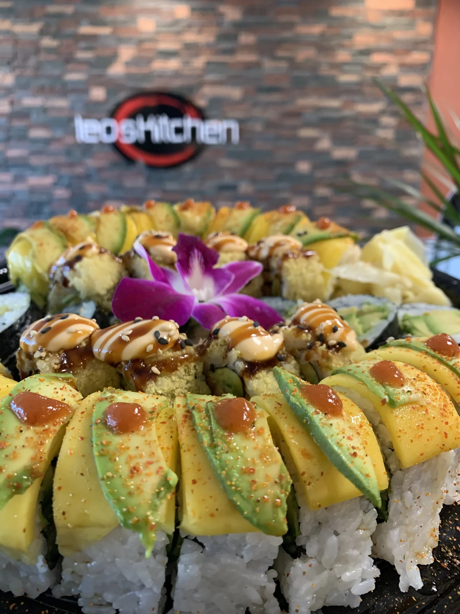 Leos kitchen sushi and poke