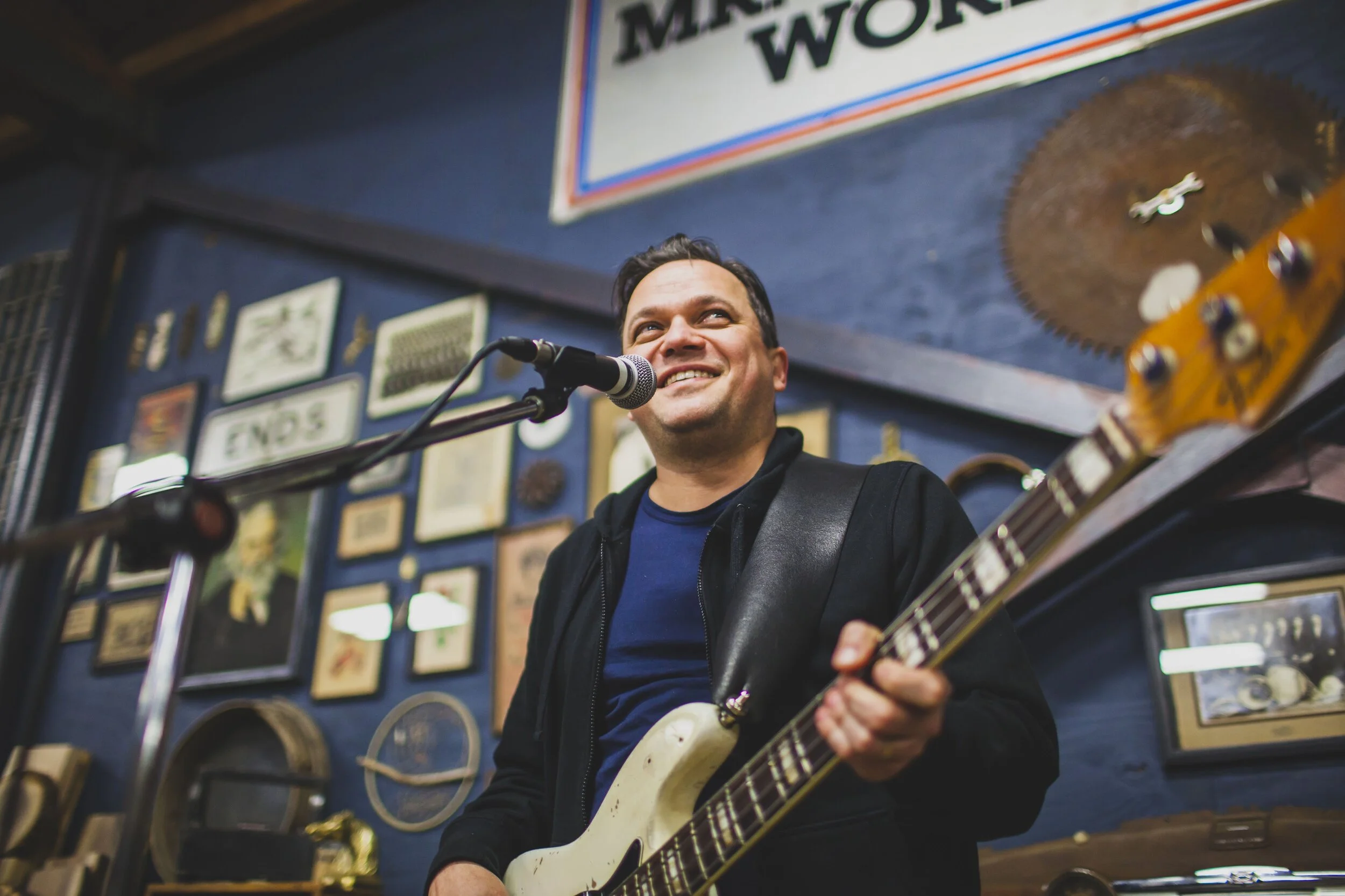 PHOTO — DAVE BRUZZA