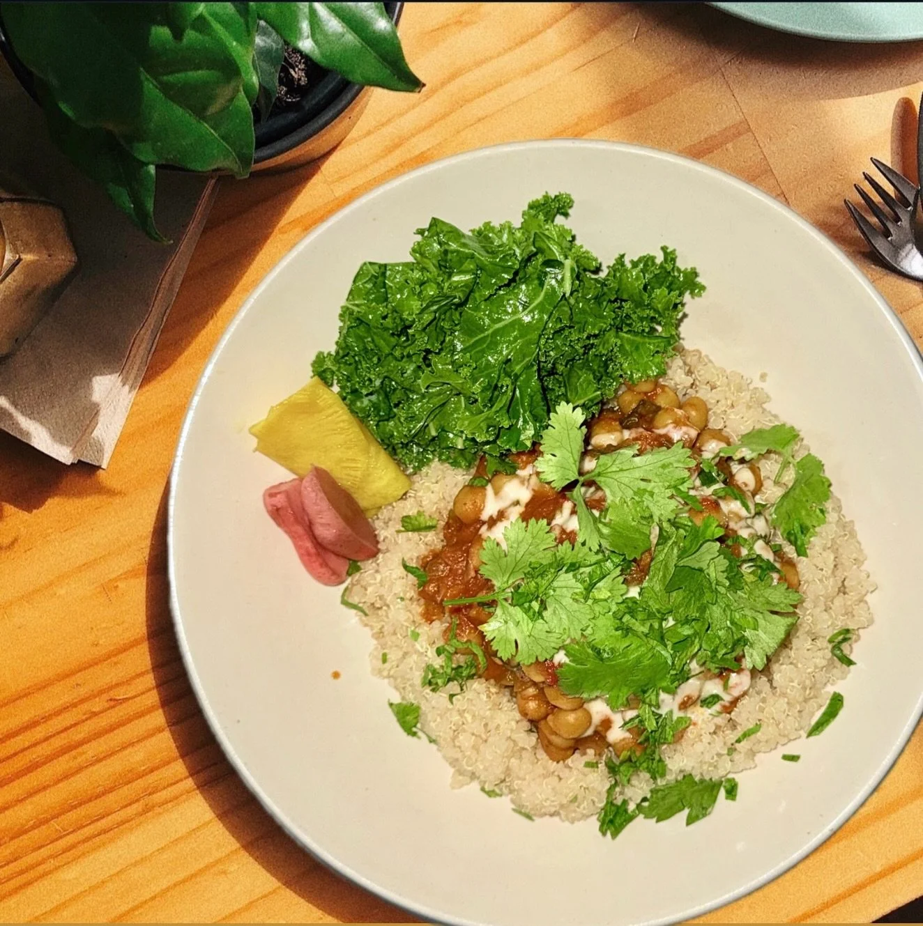 Momo Wholefood Cafe