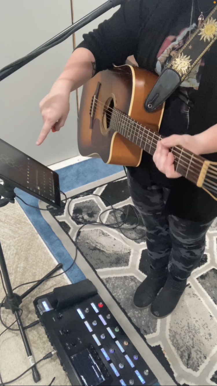 Music Minute Monday: Caitie’s Live Looping Setup — Music on the Move