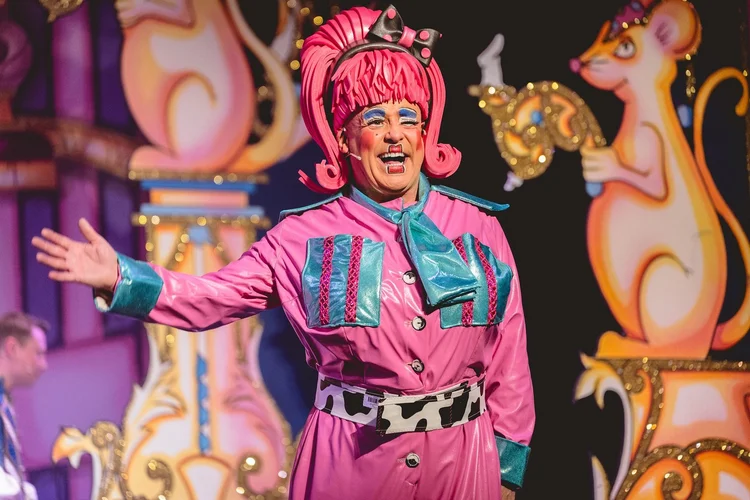 Cinderella - Victoria Theatre Halifax Panto - Christmas 2023/24 ...