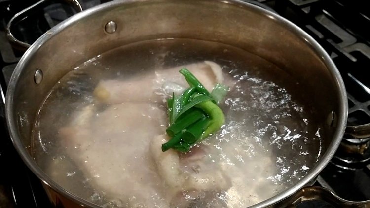 White Cut Chicken with Ginger Scallion Sauce 白切鸡姜葱酱| Poached Chicken ...