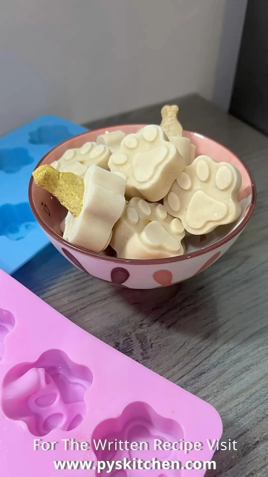 How To Make Bakery Style Korean Soboro Bread 곰보빵 | Peanut Streusel ...