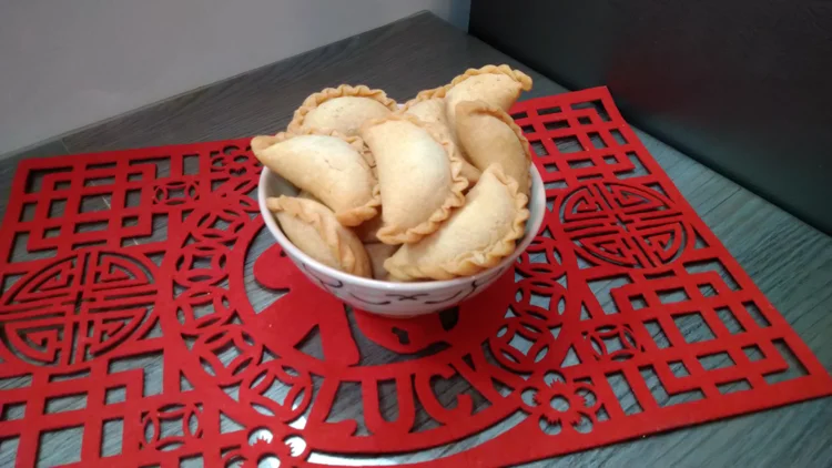 How To Make Yau Kok | Chinese Peanut Puff Recipe 炸油角/炸角仔 — PY's Kitchen ...
