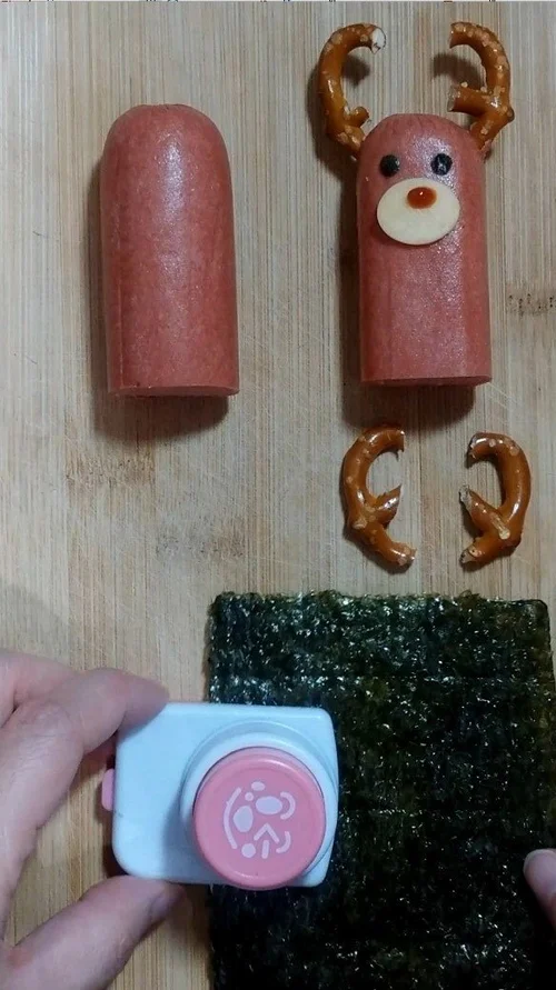 How To Make Cute Hot Dogs For Bento | Reindeer Hot Dogs — PY's Kitchen ...