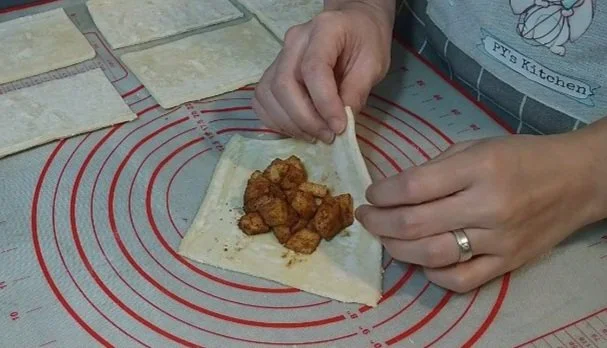 How To Make Dutch Apple Turnovers | Appelflap Recept — PY's Kitchen ...