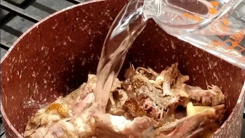 Make Soup With Leftover Duck Bones | Duck Bone Broth Soup | 鸭架汤 — PY's ...
