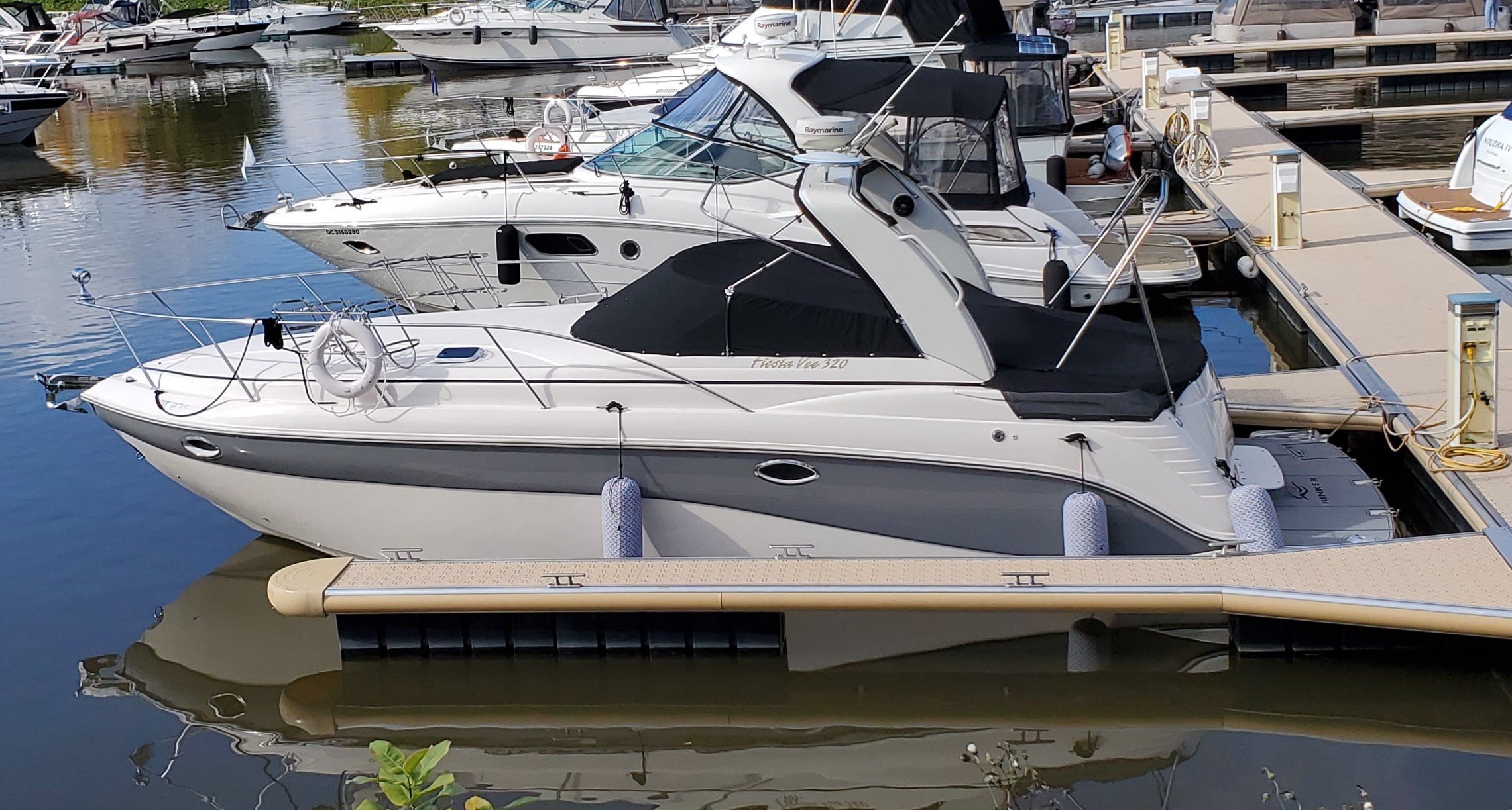 RINKER FIESTA VEE 320 2005 | Bateaux Broker