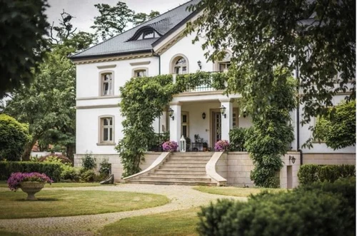 Working for a High Net-Worth Family: What's It Really Like?