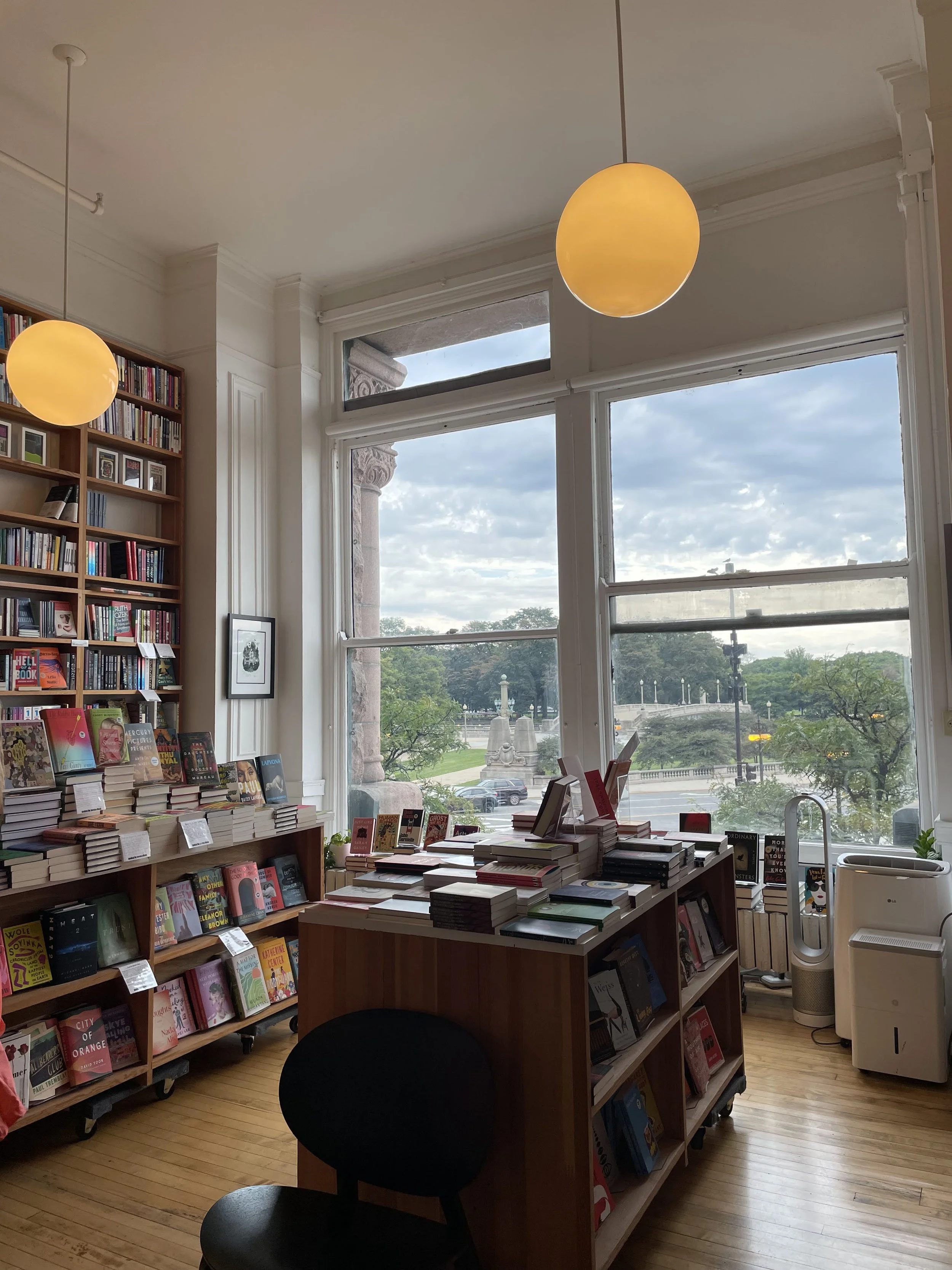 Best Chicago Bookstores to Visit in 2025 — Read & Run Chicago