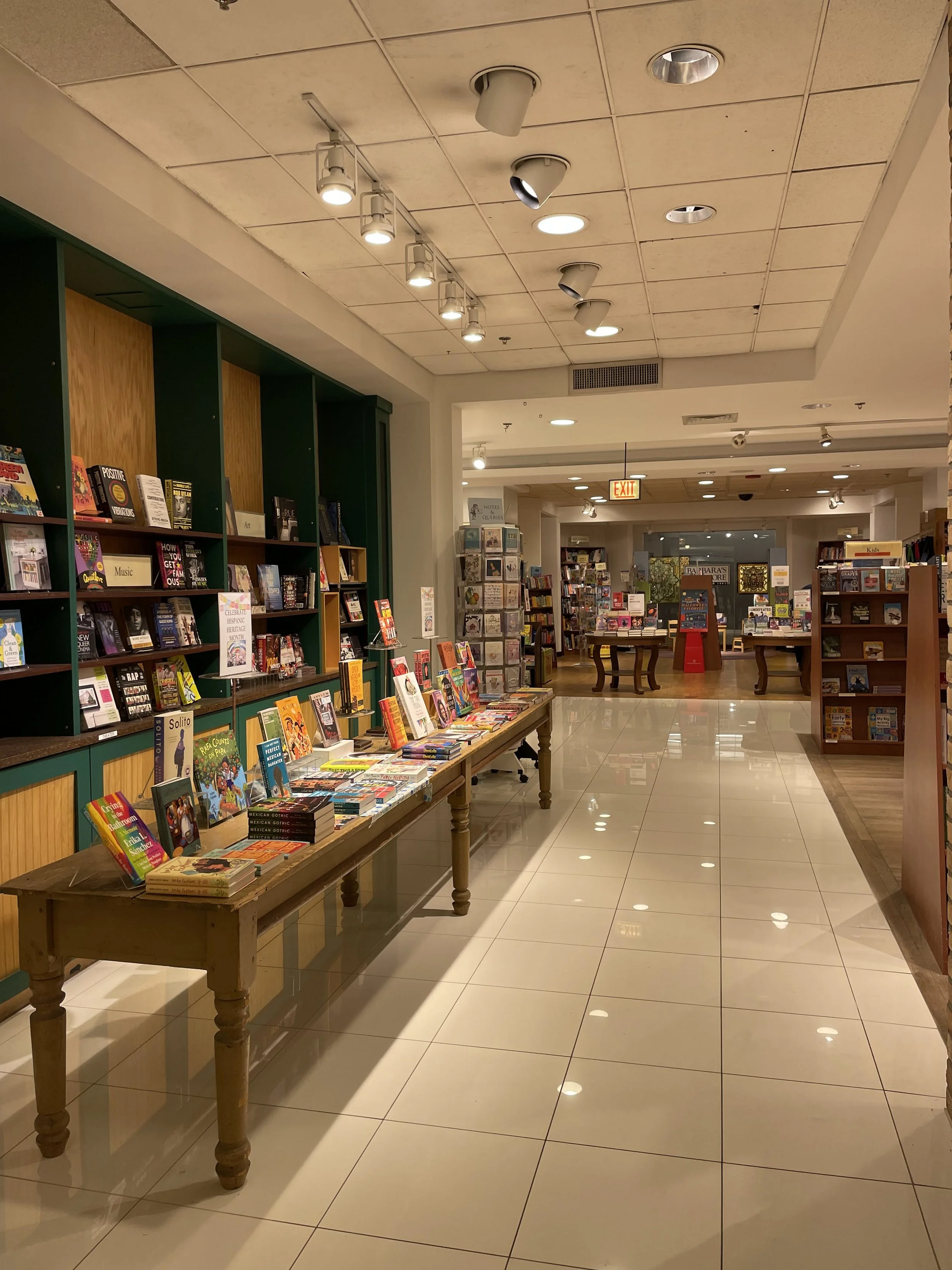 Best Chicago Bookstores to Visit in 2025 — Read & Run Chicago