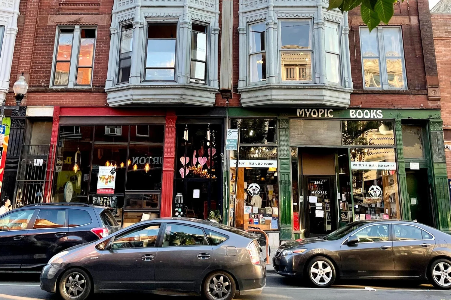 Best Chicago Bookstores to Visit in 2025 — Read & Run Chicago