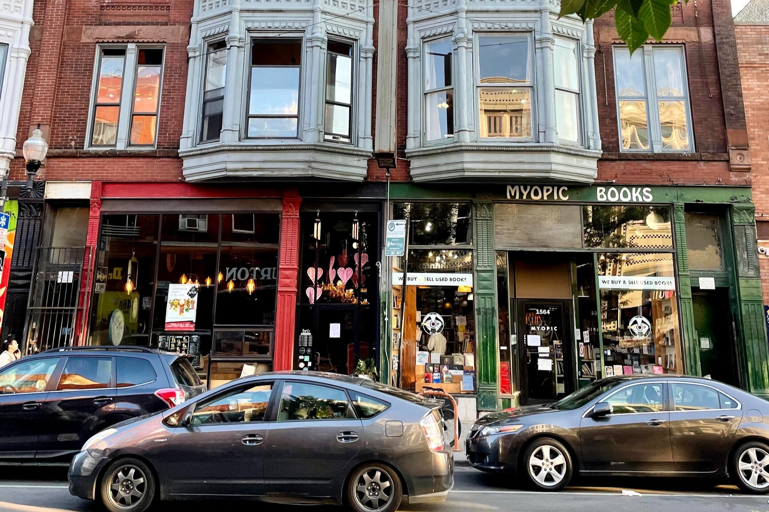 Best Chicago Bookstores to Visit in 2025 — Read & Run Chicago