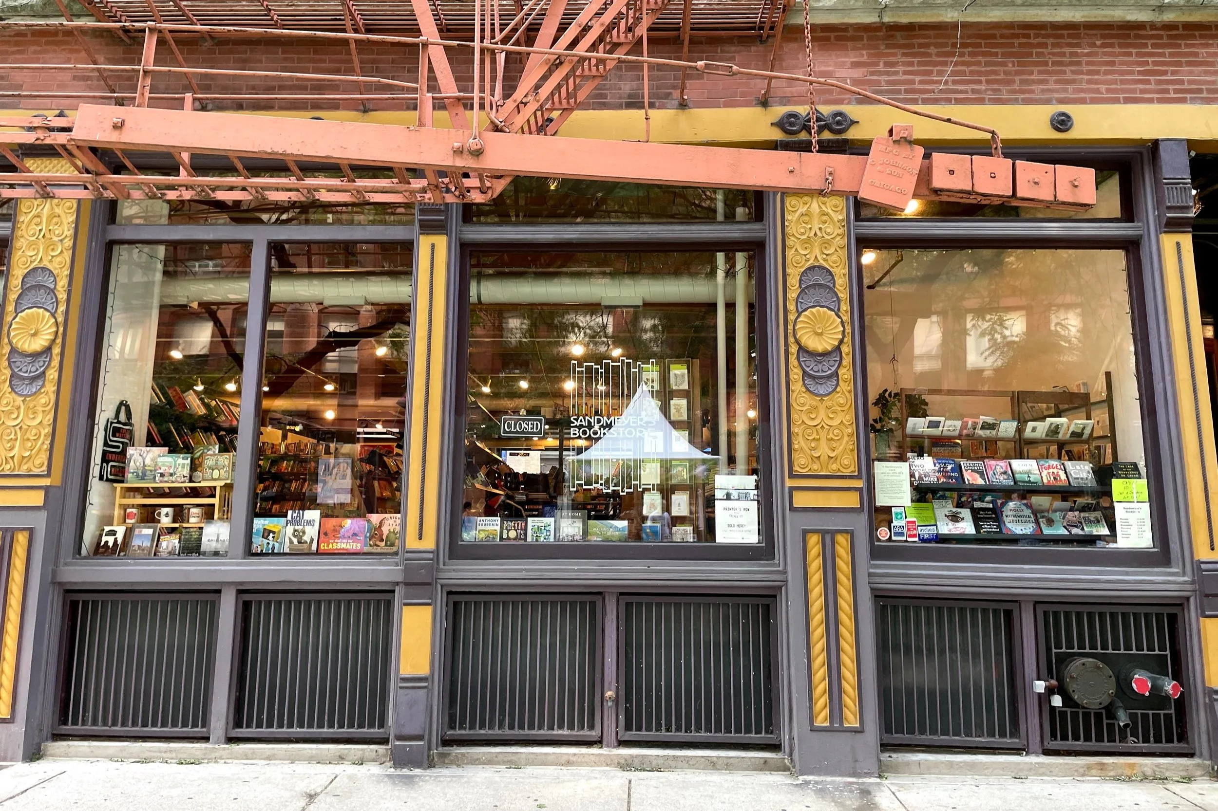 Best Chicago Bookstores to Visit in 2025 — Read & Run Chicago