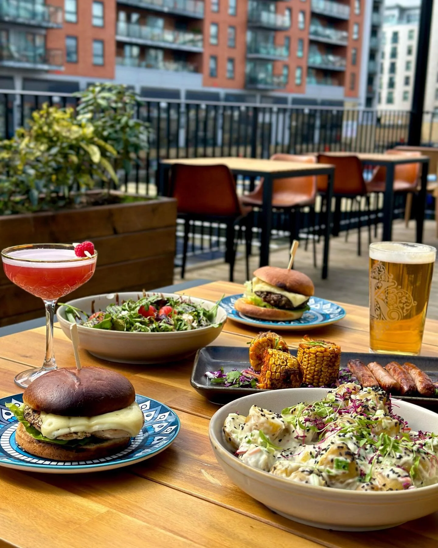 CANARY BAR - Bar & kitchen, nested in Leeds Dock