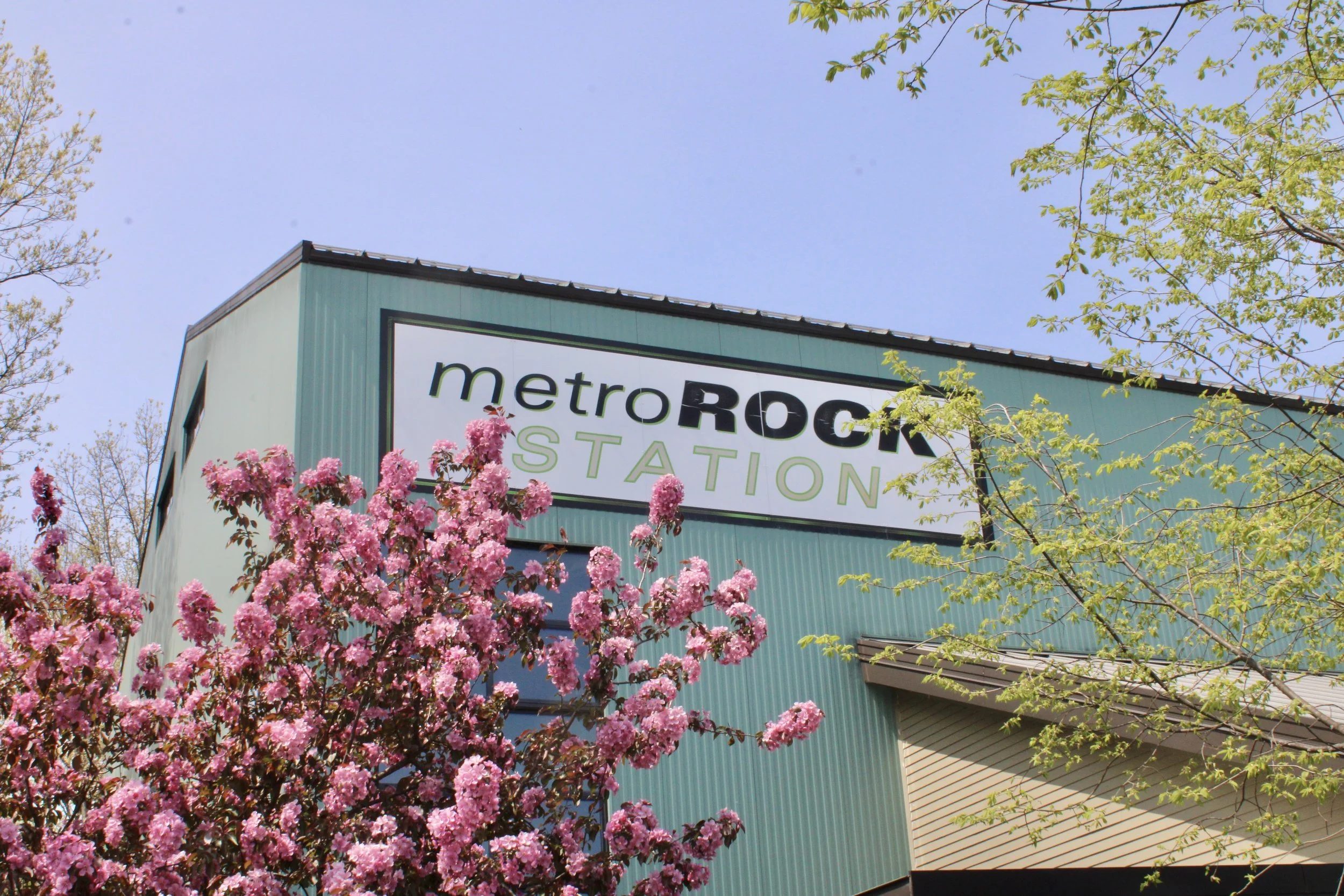 Essex Rock Climbing Gym | MetroRock Vermont | Indoor & Outdoor Rock ...