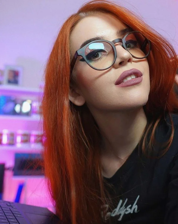 Interview with Irina “Reddysh / RED” - A full-time Fortnite streamer ...
