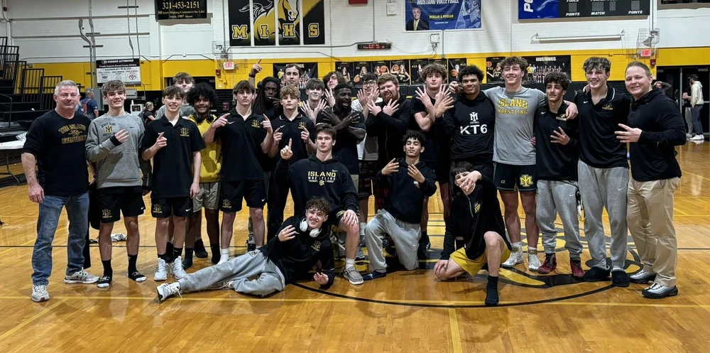 A Mustang stunner punctuates state ticket night | Region duals recap ...