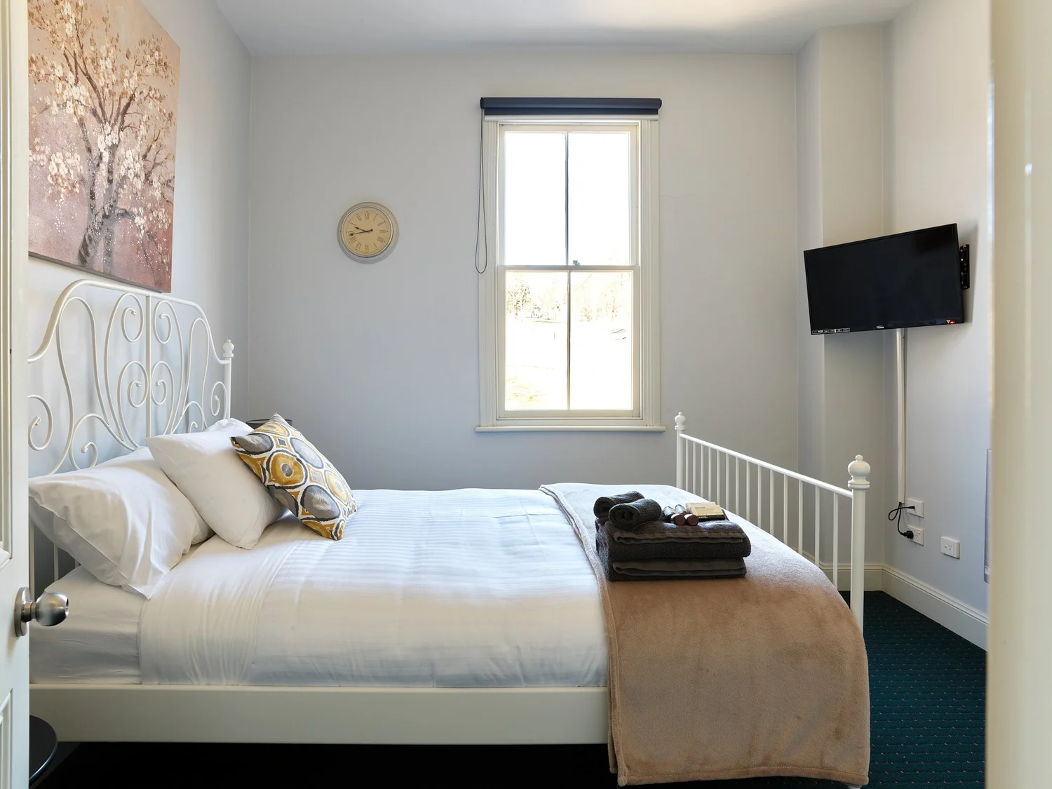 Accommodation — THE ROCKLEY PUB