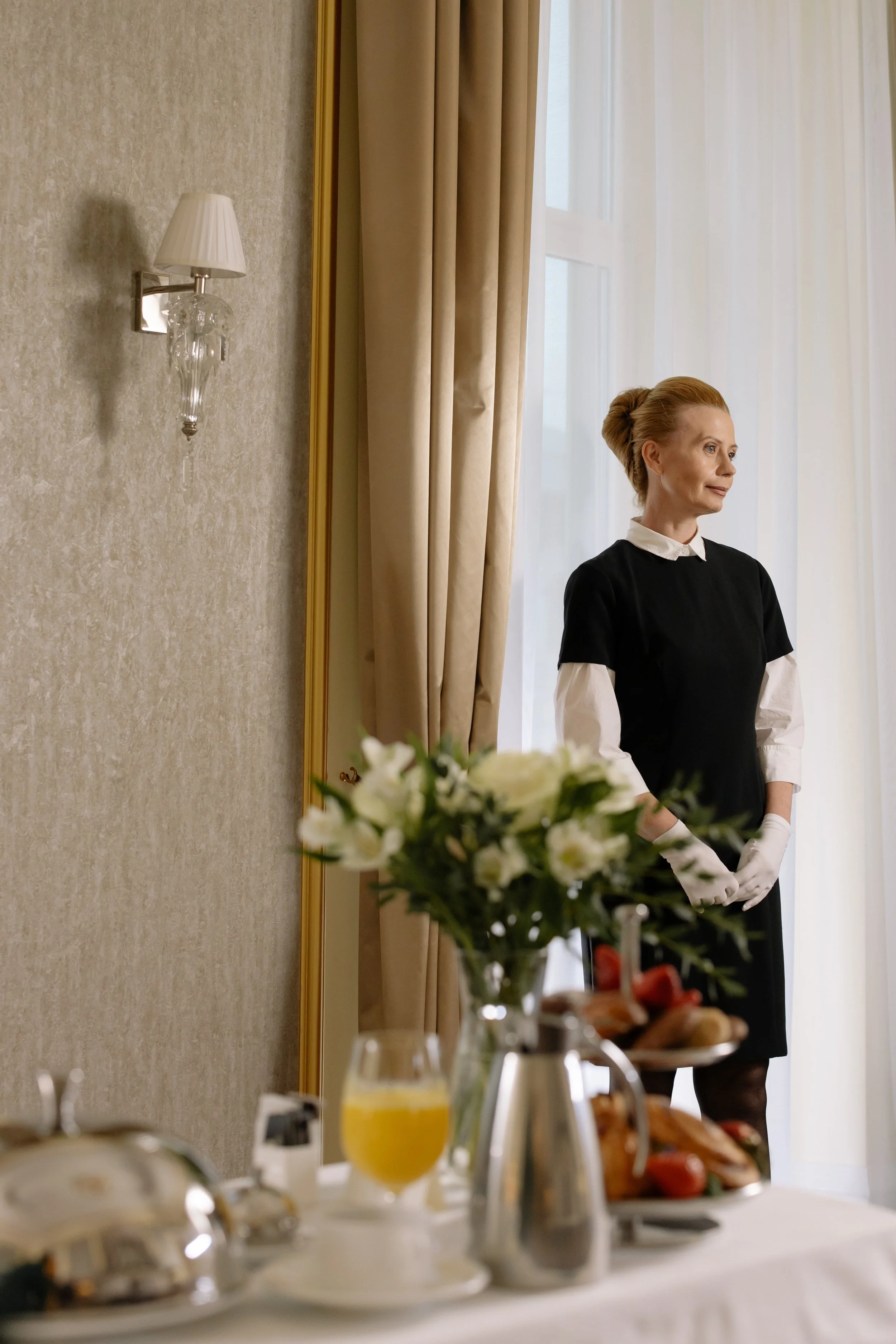 The Pros And Cons Of Hiring A House Cleaning Service Vs Self Cleaning the-pros-and-cons-of-hiring-a-house-cleaning-service-vs-self-cleaning