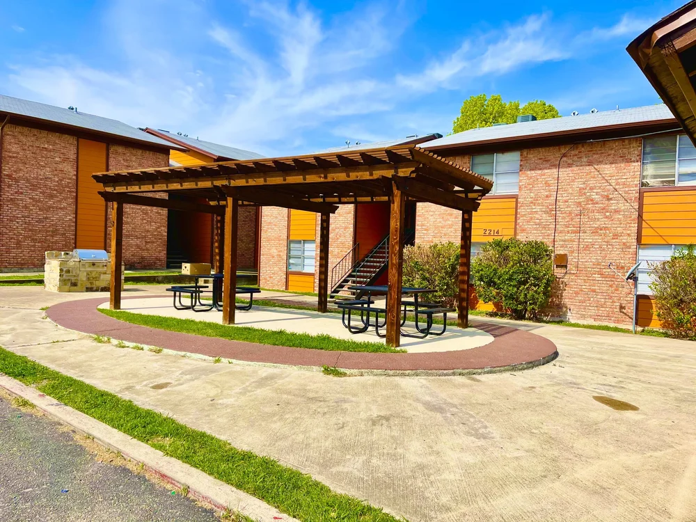 Gallery 1 — Century Oaks Apartments