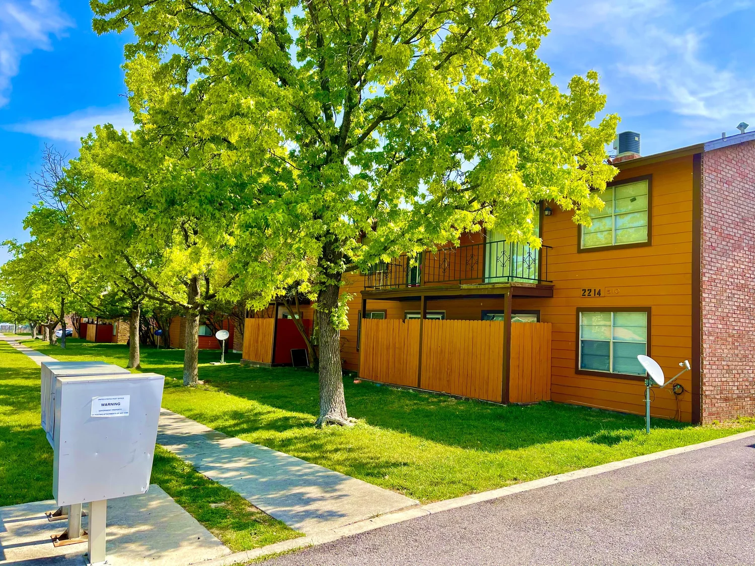 Gallery 1 — Century Oaks Apartments