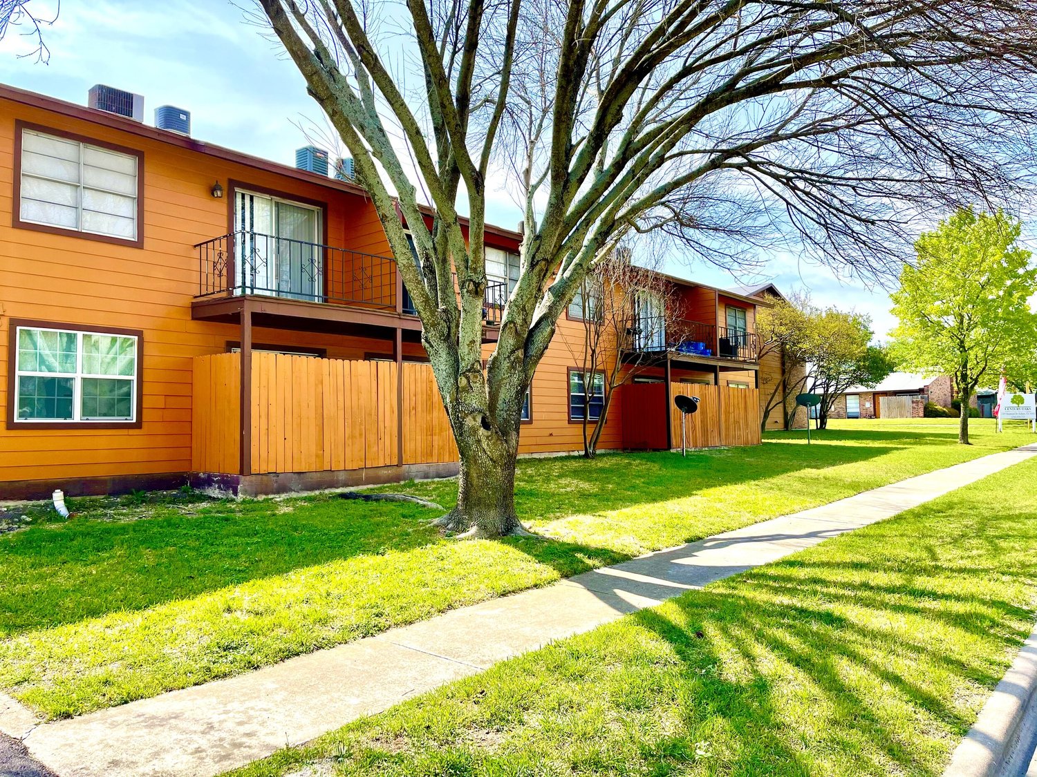 Gallery 1 — Century Oaks Apartments