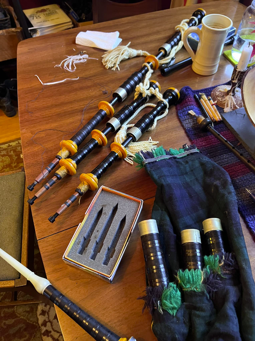 How do Bagpipes Work? — Rochester Bagpiper